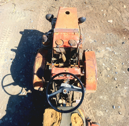 Mini 4X4 traktori sotiladi