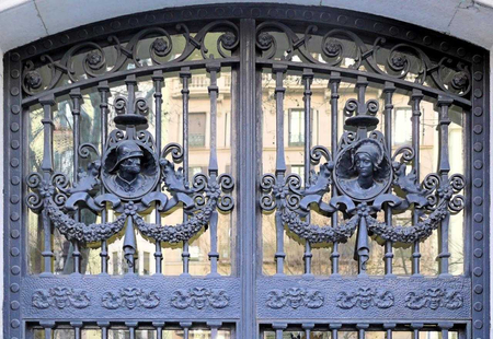 Краска для металла 375 мл Италия 55 цветов