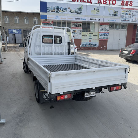 TM 03 yuk avtomobil