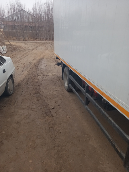 Isuzu 5 tonnalik sotoladi.