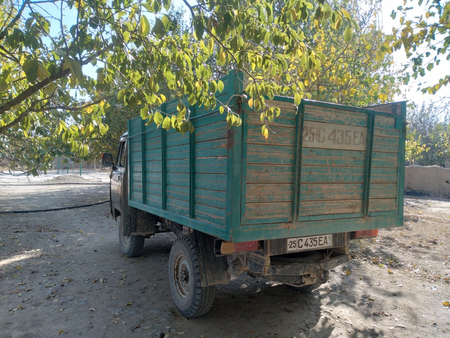 Mowina  soz  holatda  matori  yaqinda  nolda  yigib  ciqilgan