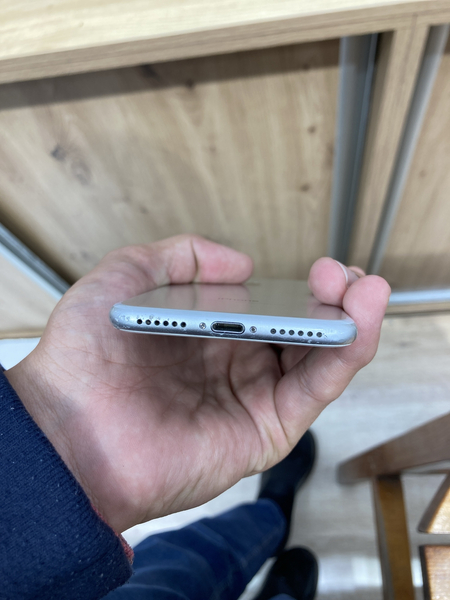 Iphone 7 silver bez karobka