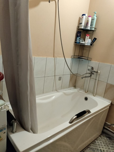 Uy sotiladi 3 xonali 83kv