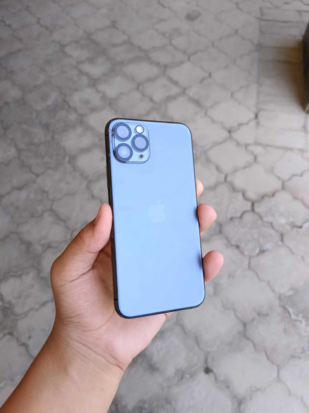 iPhone 11 pro сотилади