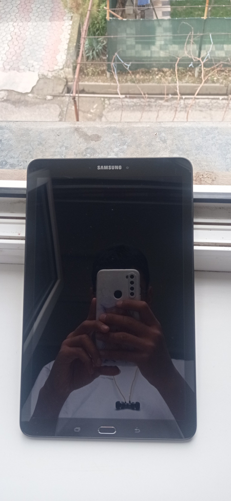 Продам планшет Samsung tab E