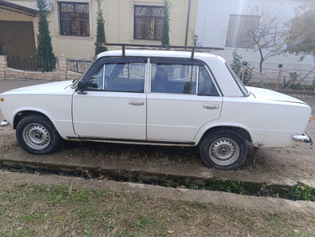 Vaz 21011 srochna sotiladi