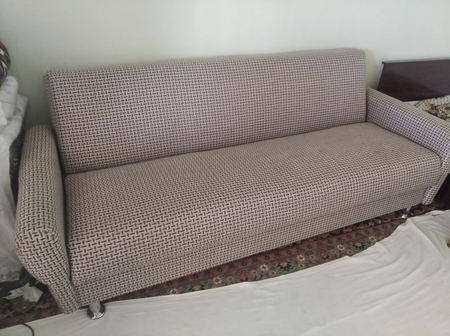 Divan yaxshi holatda