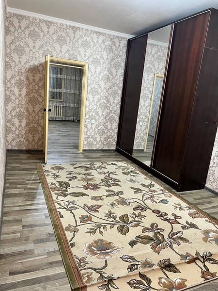 Продаётся своя двухкомнатная квартира около базара Кадышева
