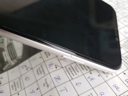 Iphone Xr  4/64Gb.  80% IDEAL