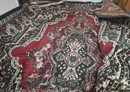 Gilamlar sotiladi. Продаются ковры
