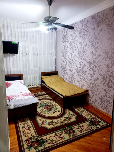 Kvartira qizlarga uqidigan ishlidigan akuratni insonlarga