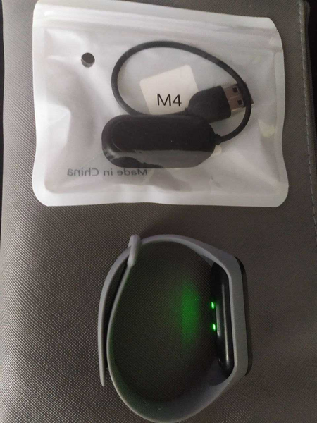 Часы Mi band 4 / ми бэнд 4 / ми банд 4 (б/у).