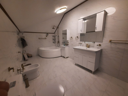 Новостройка Чимган м.141 КВ евро ремонт, частично меблирована