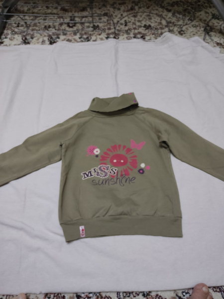 Продам детские кофточки