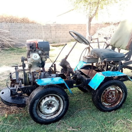 Minni traktor 4x4  samadelni