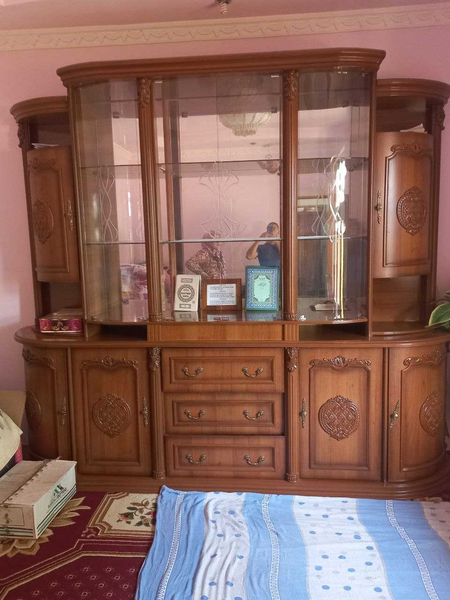 Mebel gastiniy sotiladi.