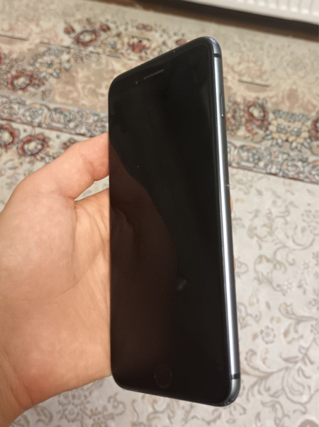 iPhone 8 Plus Black / 64GB