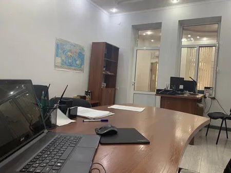 3 комнаты 90м² Миробадский хокимиат вдоль дороги с мебелью
