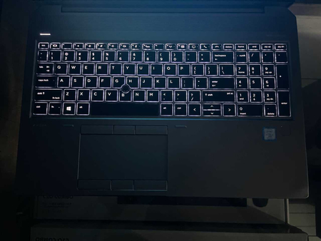HP ZBook 15 Intel Core i7-8850H озу12гб 256ssd Nvidio Quadro P2000