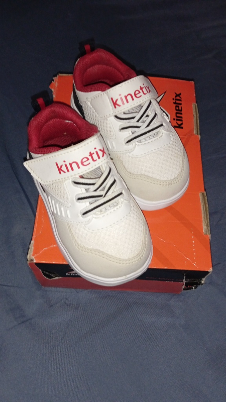 Кроссовки Kinetix 21(р) белые с красно-синими вставками