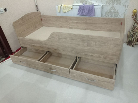 Mebel Kravat bir kishilik