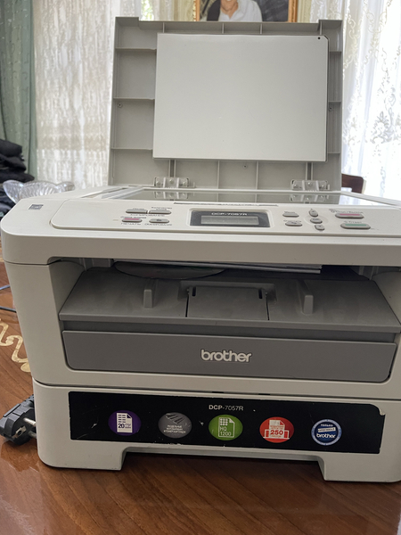Brother DCP-7057R принтер