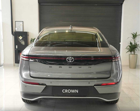 Toyota Crown 2023 года выпуска