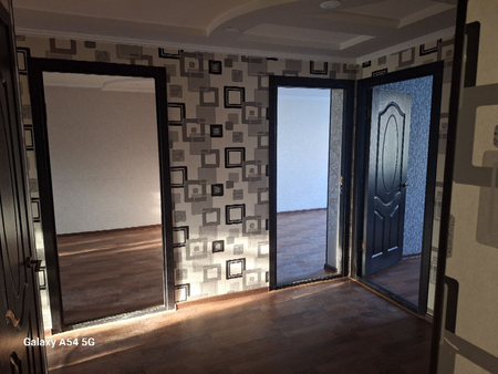 Продается 3 комнатная квартира. Телеграф перекресток. 3 этаж.