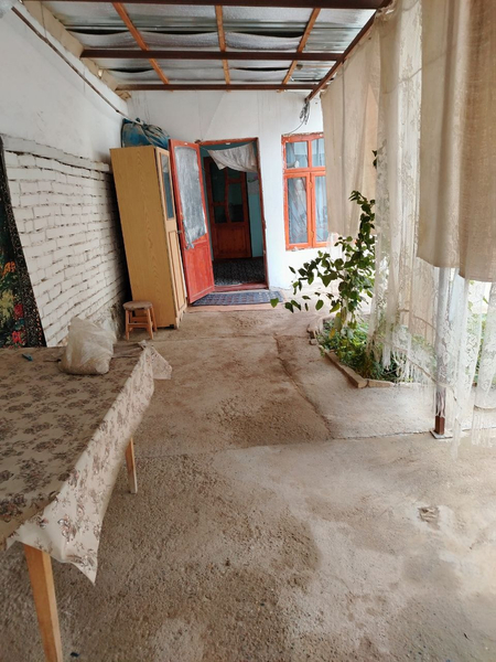 karmana bozori oldida xovli sotiladi