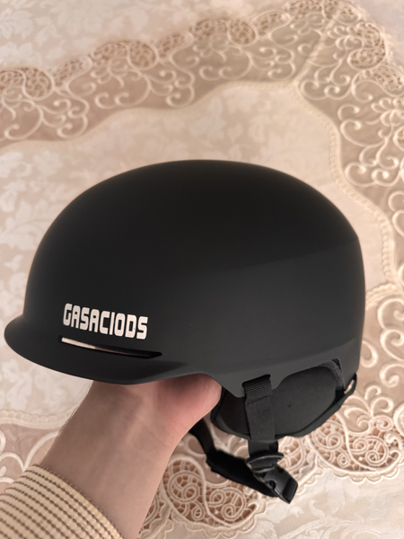 Горнолыжный шлем