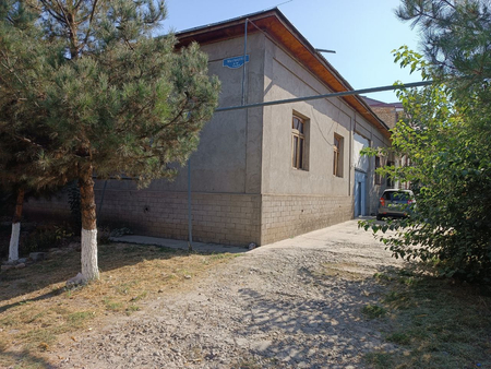 Nazarbeda posta 2 km ichkarida uy sotiladi