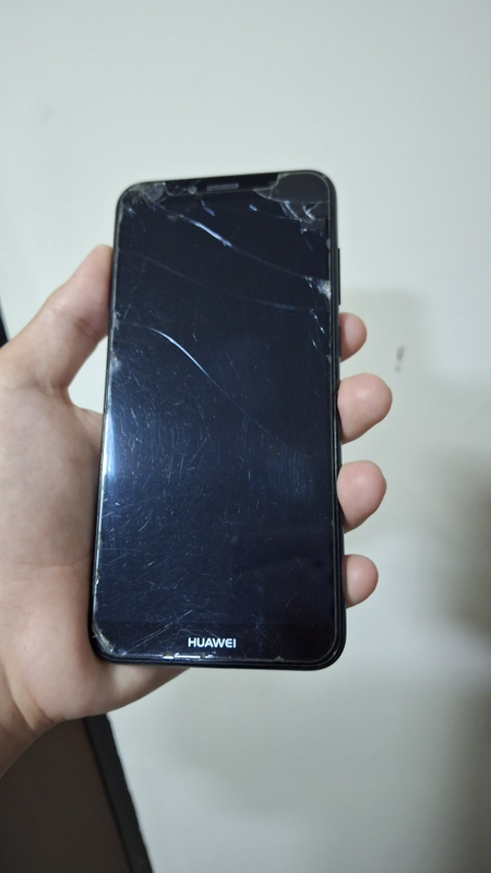 Huwaei y6 2018 telefoni sotiladi