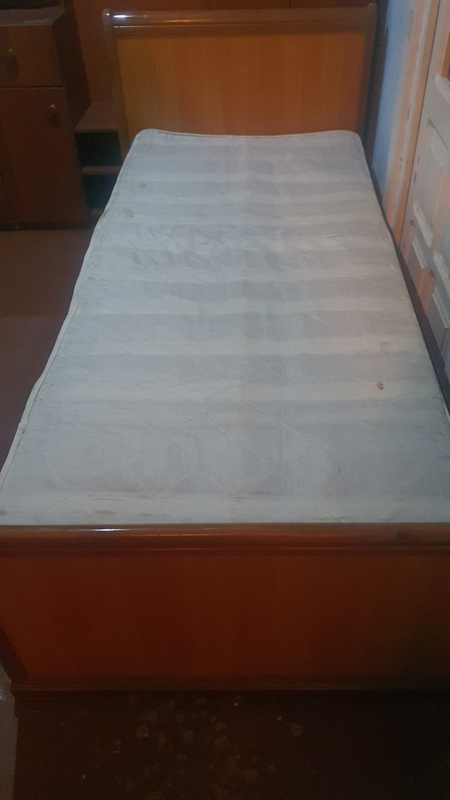 Продам одно спални кровать