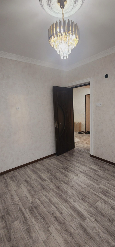 Продам 2/4/4 ком квартиру куйлюк массив 4  кирпич 77 серия