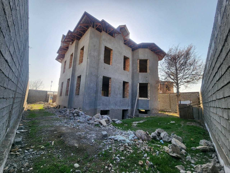 Продается   Дом  Коробка  7,7 соток.  Адрес;  Мотрит.