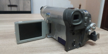 Продам видеокамеру Panasonic NV-GS21EB