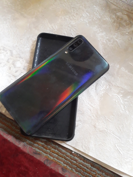 Samsung A50 sotiladi qaropka doqumen telefon ideal holatda