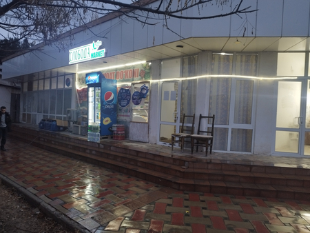 Умид кургони , махалла оркасидаги дуконлар сотилади
