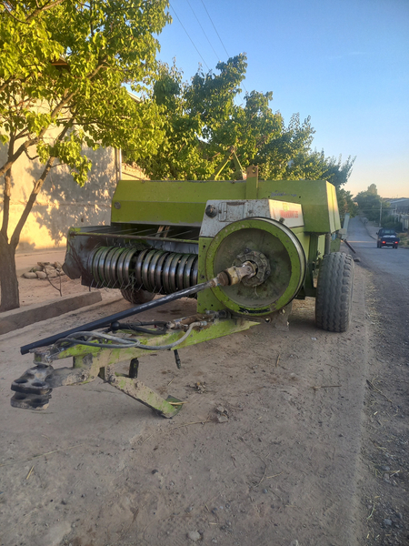 Traktor sotiladi