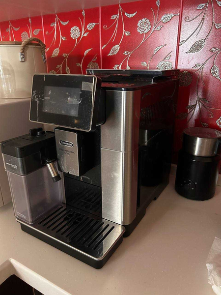 Кофе машина Delonghi Primadonna Soul