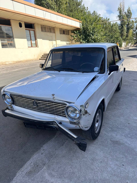 Vaz 2101 moshina sotiladi