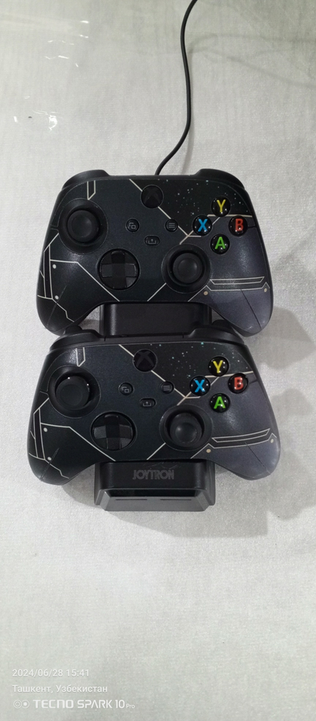 Срочно продам Xbox series X в идеальном состоянии