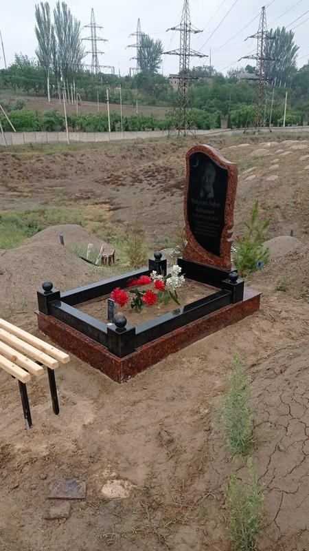 Памятник из Украины Россия Индия