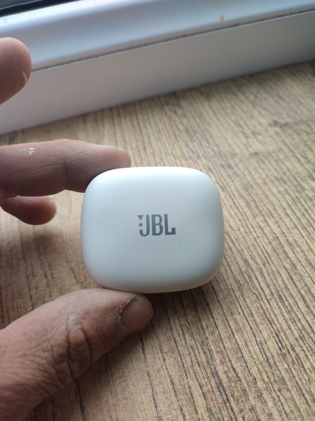 JBL naushnik sotiladi