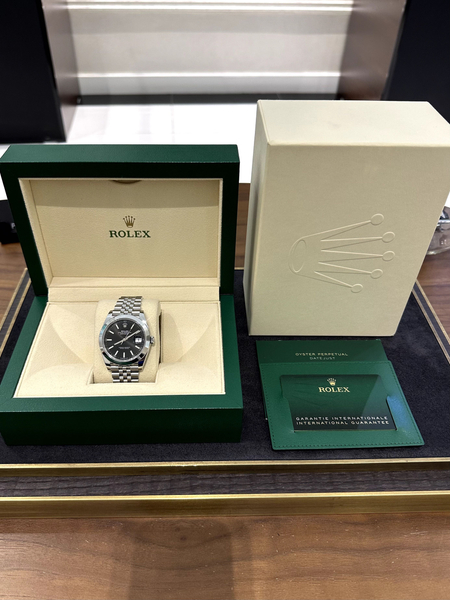 NEW Rolex Datejust Steel 41mm 126300