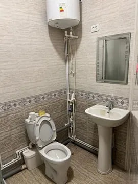 Ул.Бобура в жилом доме цокольный этаж 2я линия от дороги