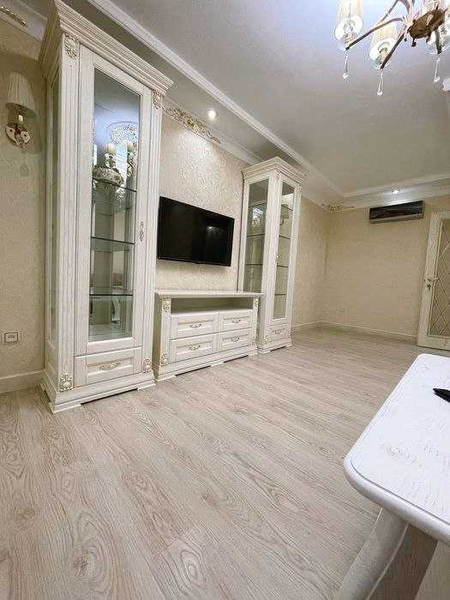 Продается на Ц-1, ориентир: Dolce Italia 3 ком, 2 этаж с евроремонтом