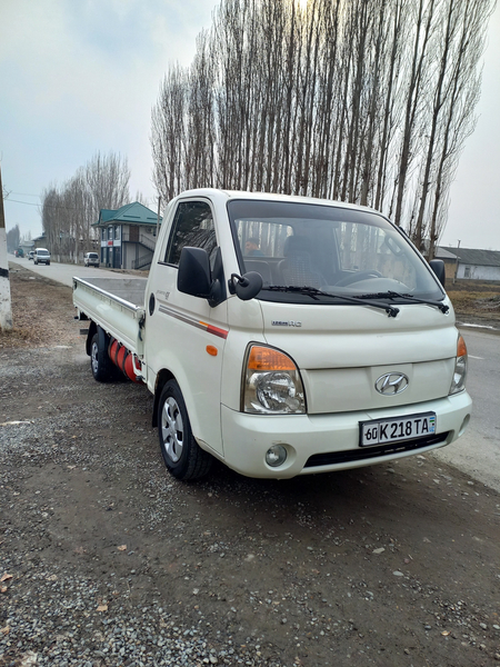 Hyundai Porter. 126 mator. Uzuni 3.15 metr bort. Tent