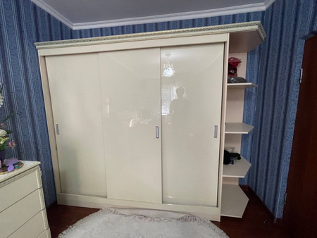 Продается кровать, шкаф и туалетный столик с зеркалом
