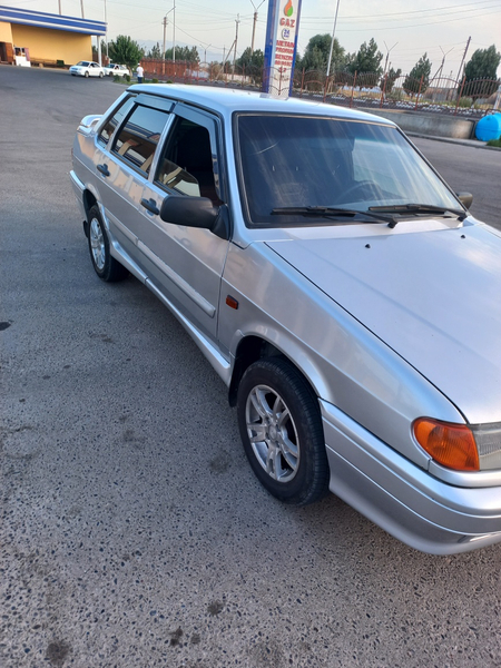 Lada 2115 sotiladi